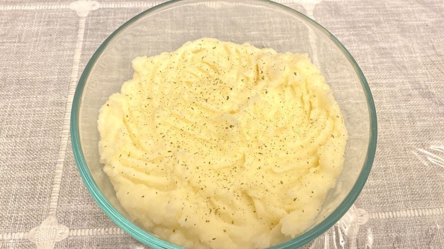CREAMY MASHED POTATOES - MoveYuhHand